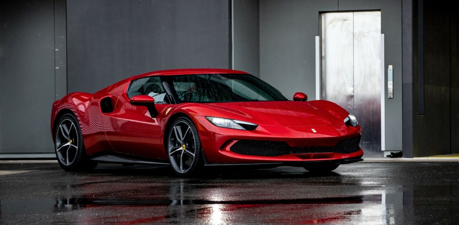 Esperienza Ferrari 296 GTB Track Event | Continental Cars